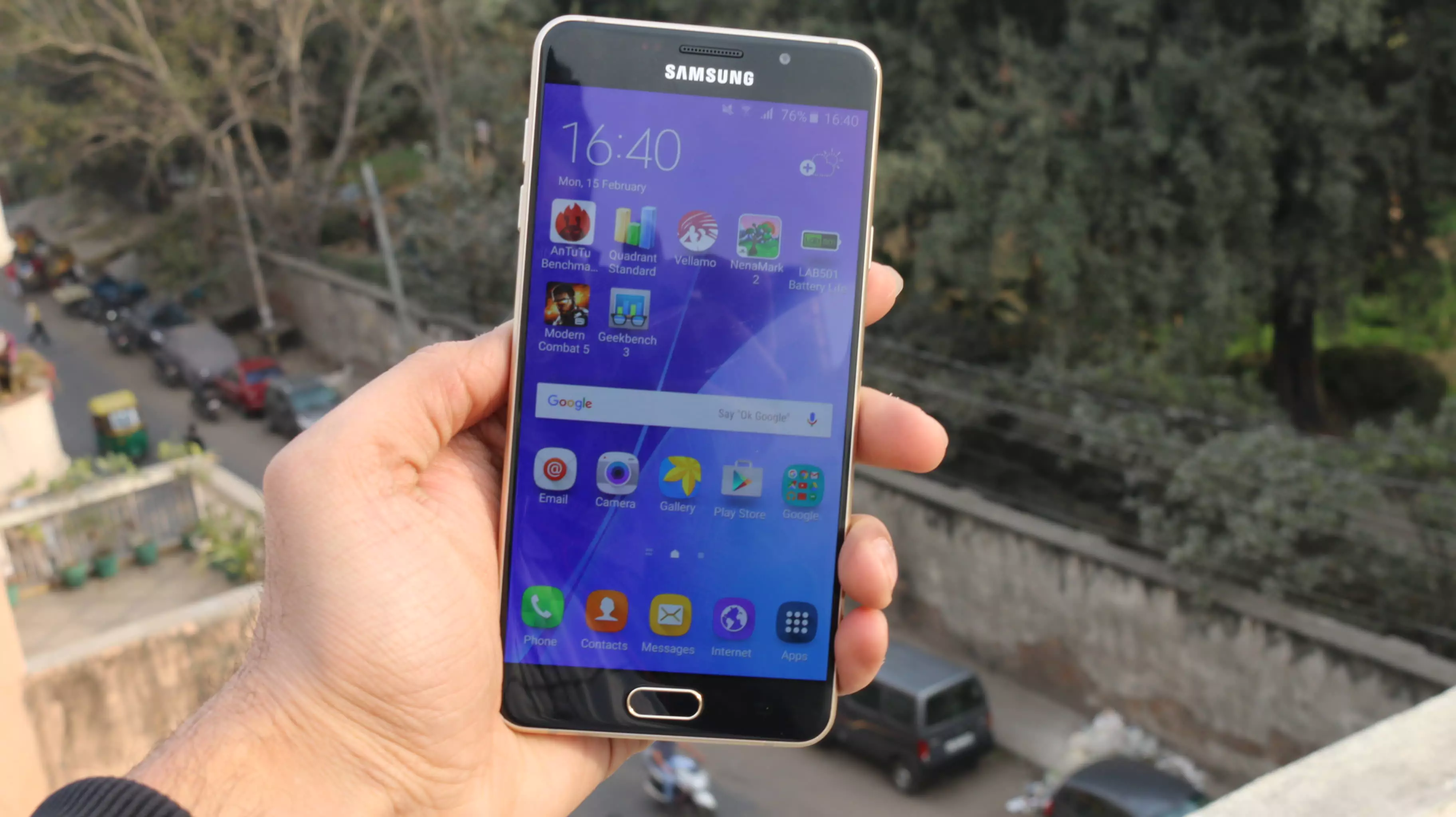 Samsung Galaxy A7 2016 Unboxing, recensione rapida, giochi, fotocamera e benchmark