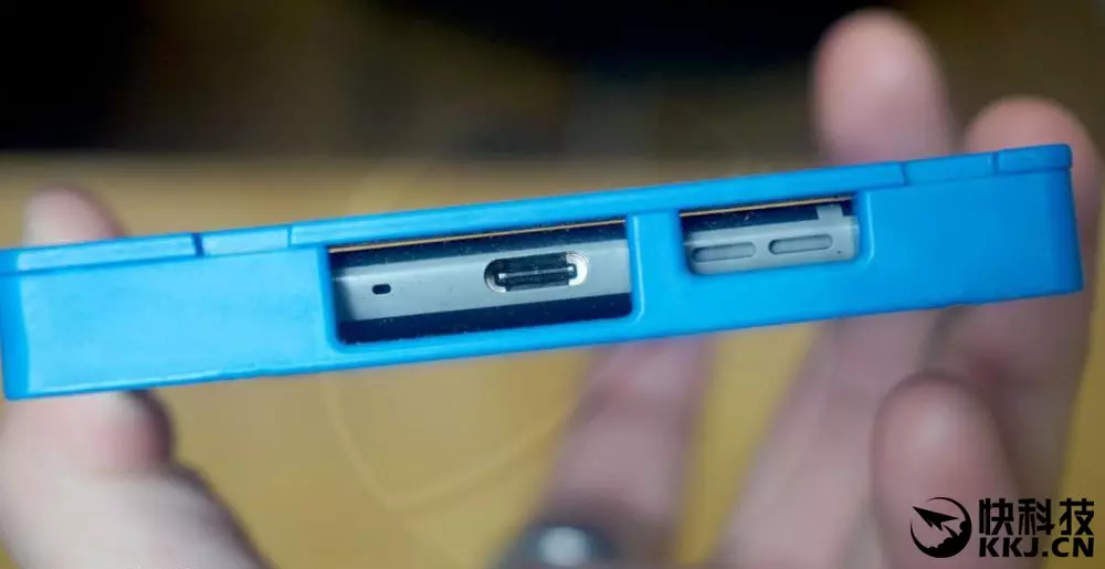 Nokia 9 USB-tüüpi C-port