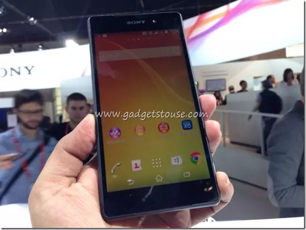 Sony Xperia Z2 ayaa gacanta ku haya, dib u eegis degdeg ah, sawiro iyo muuqaal ah 8082_1