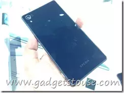 Sony Xperia Z2 ayaa gacanta ku haya, dib u eegis degdeg ah, sawiro iyo muuqaal ah 8082_2