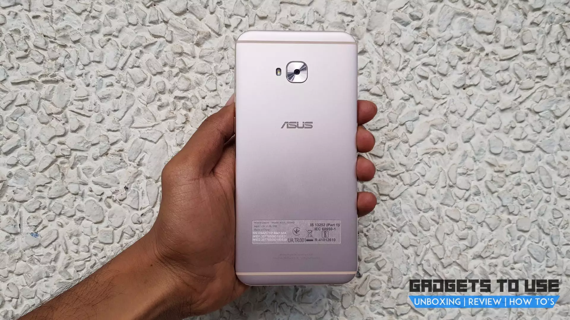 Asus Zenfone 4 Selfie Pro கைகளில் உள்ளது: மற்றொரு செல்ஃபியை மையமாகக் கொண்ட சாதனம் 8494_2