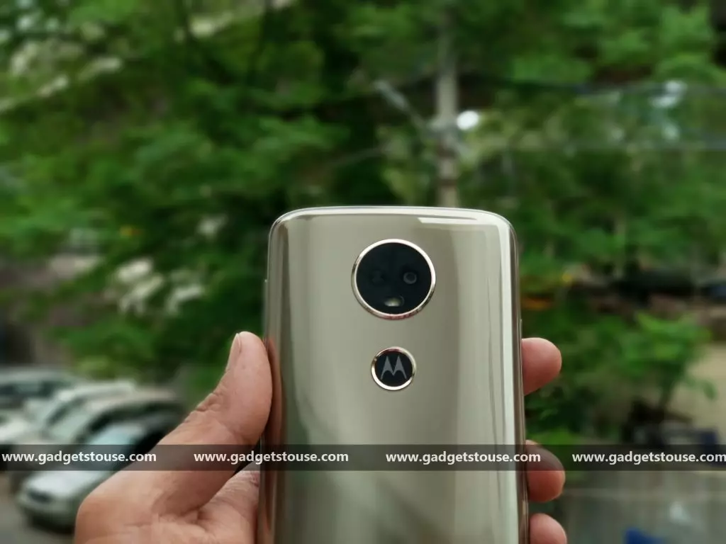 Ulasan Moto E5 Plus: Telefon Pintar untuk Warga Emas 9914_5